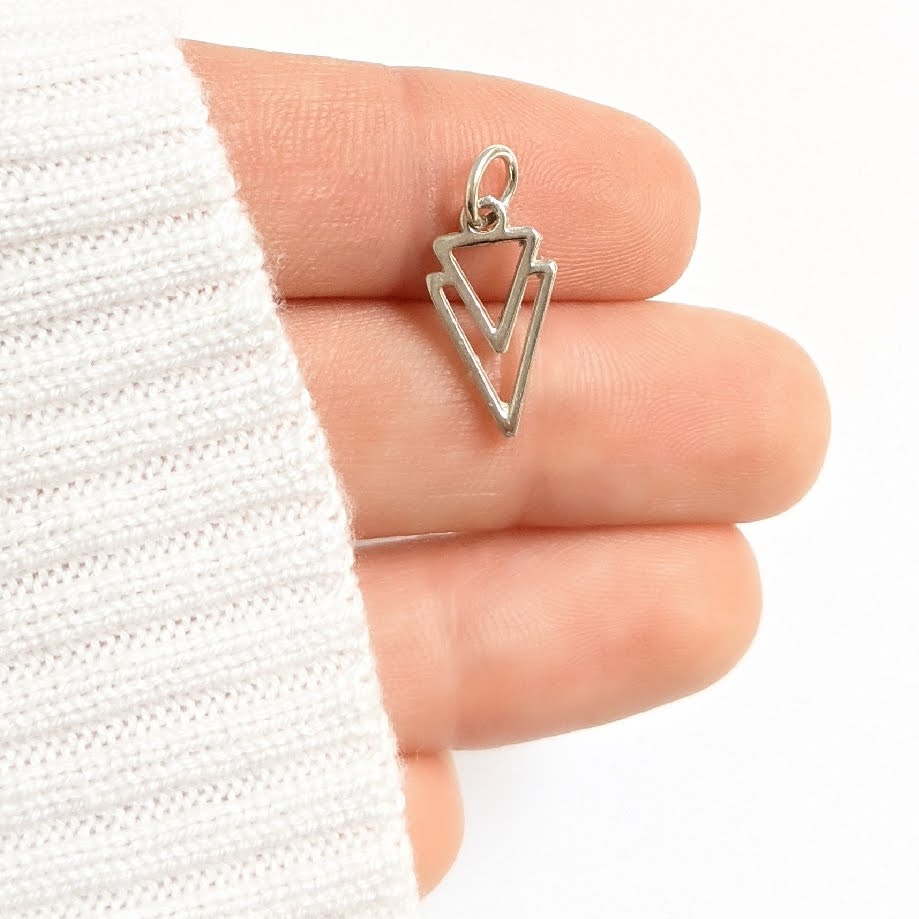 Dije Doble Triangulo Plata 925 - Joyas GABENA - Cuotas sin interés