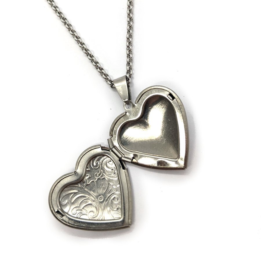 Relicario Corazón Chico Acero Quirúrgico - Joyas GABENA